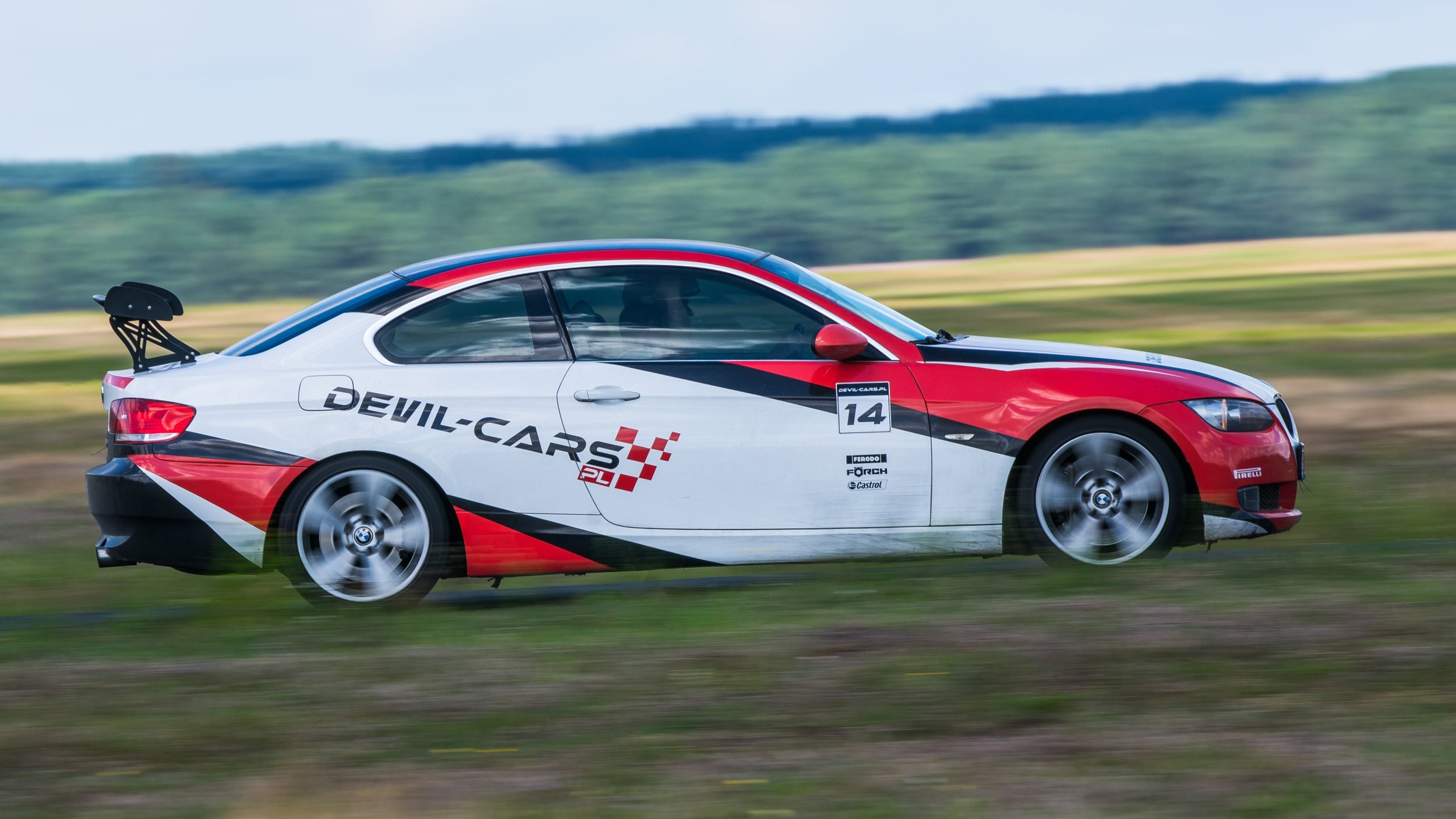 Jazda Subaru Impreza WRX vs. BMW BiTurbo Performance – Devil-Cars